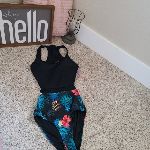 Molybell | Swim | Womens Molybell Size Large Floral One Piece Swimsuit ...